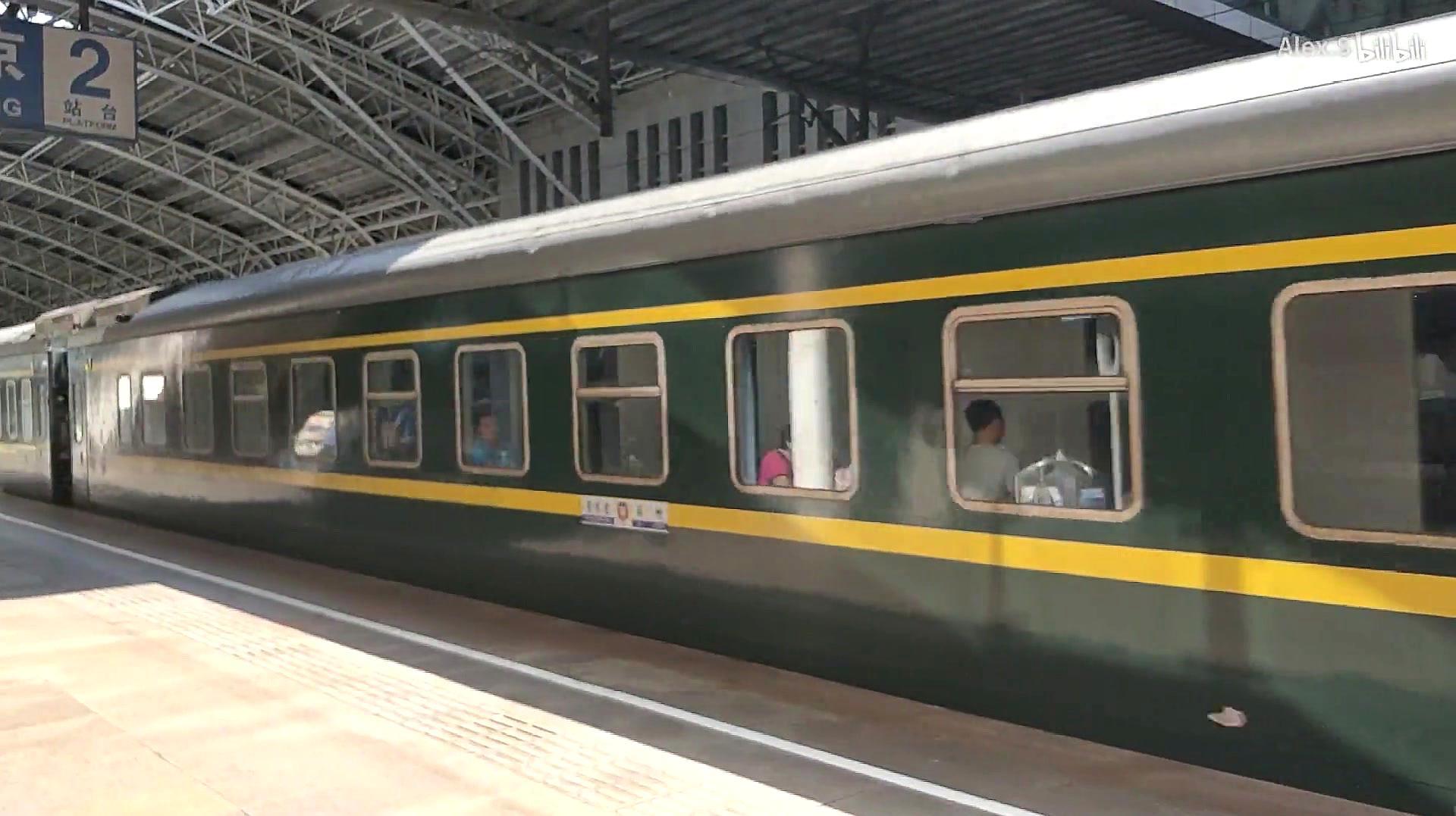 上局徐段HXD1D-0628牵引T236次列车到达南京站,终于到了!