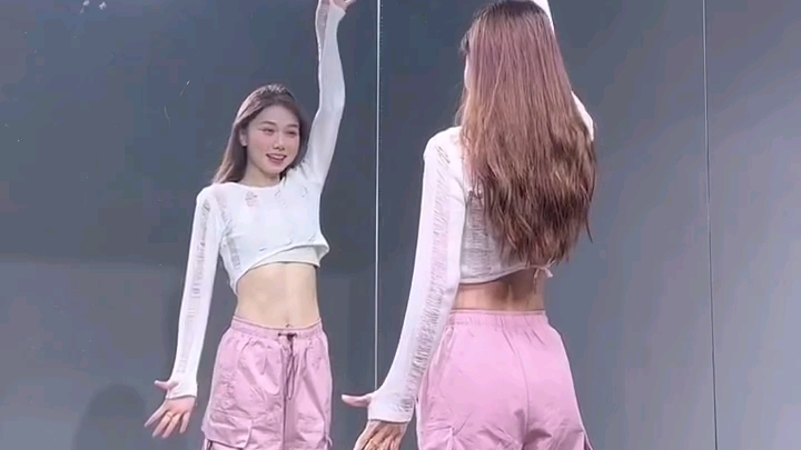 当你模仿动漫角色跳舞