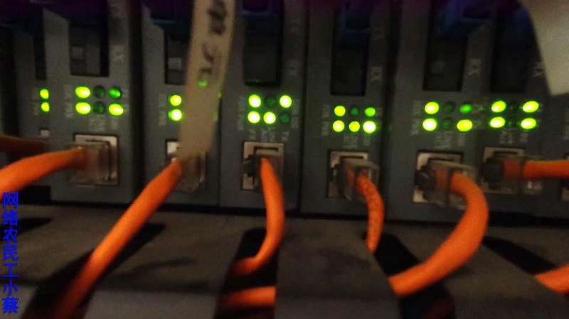 换个光纤收发器还要两个人?