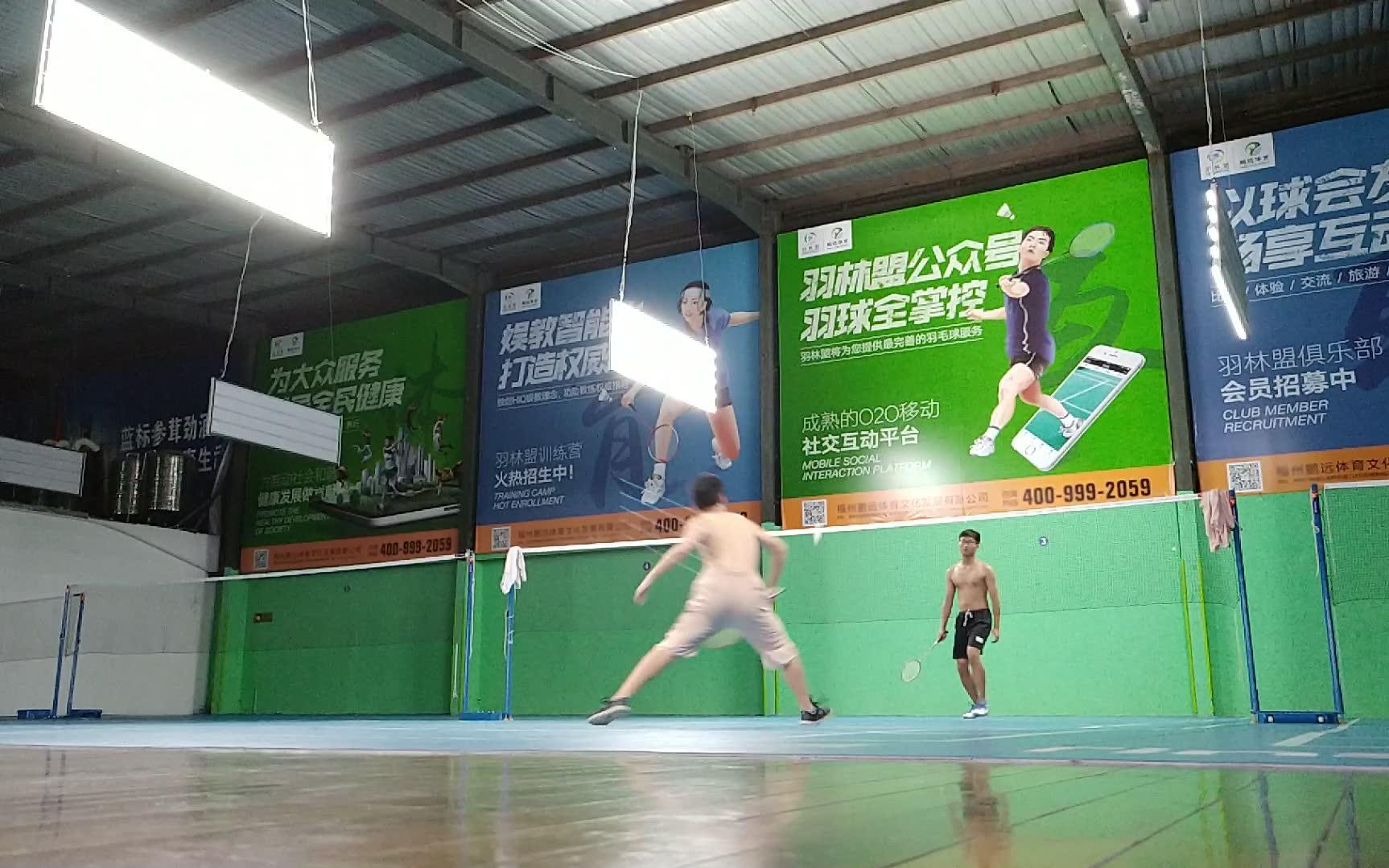 羽毛球 菜鸟日常切磋 看看能不能打校队 扣球 杀球 跳杀 劈吊 垫球这里...