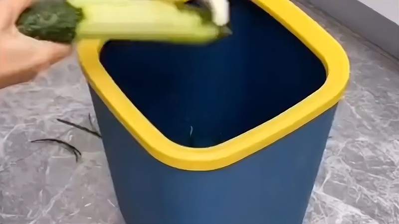 自带收纳盒得削皮刀,削水果不会弄得满台面都是了