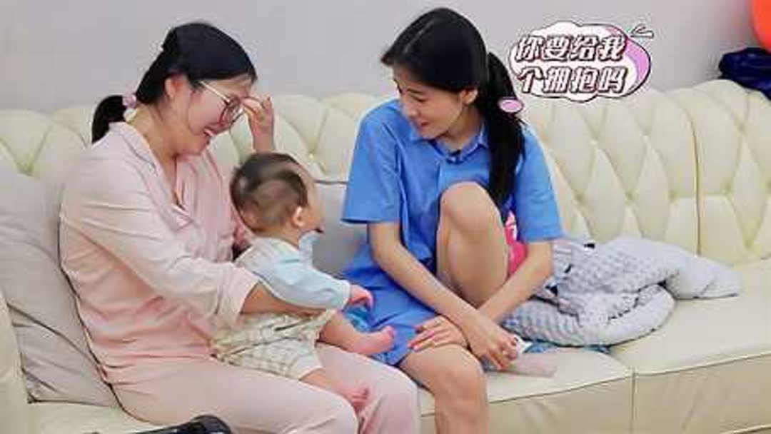 张碧晨带娃太艰难,孩子看到她就大哭不止,碧晨满脸郁闷太搞笑!
