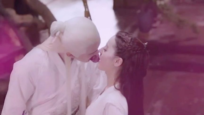 《三生三世枕上书》凤九:圆房后得吃紫薯饼。网友:感觉是狗粮饼