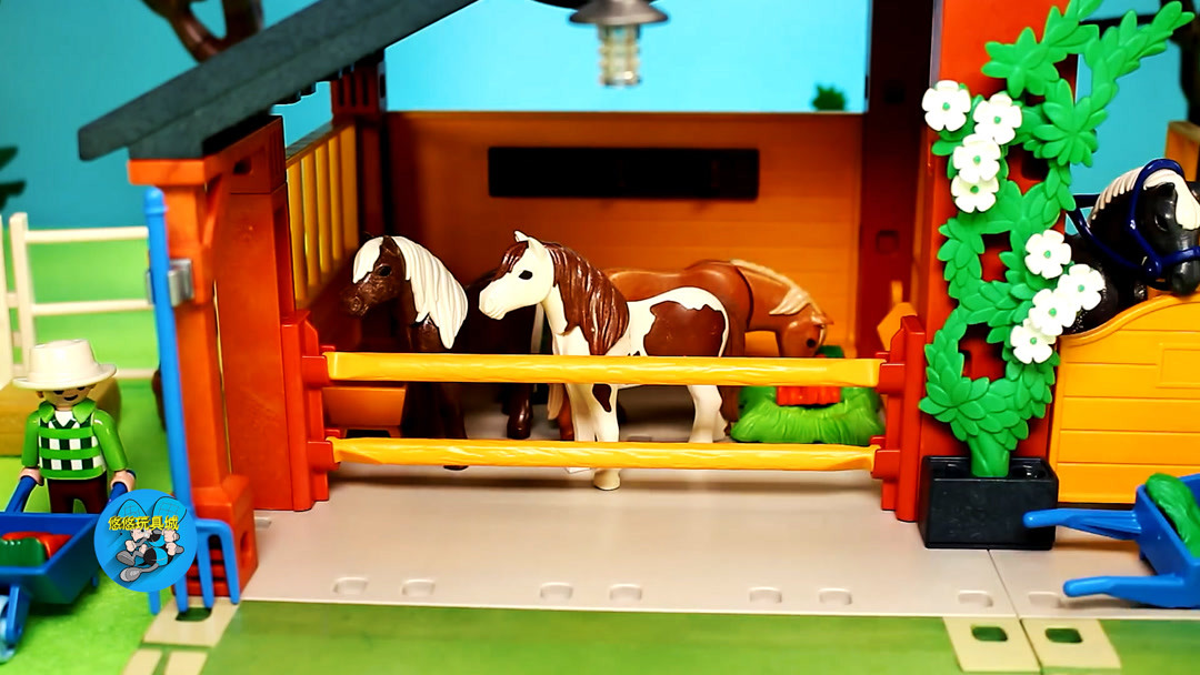 儿童小农场组装马棚栅栏小推车拖车马吃食物真好看亲子互动,玩具