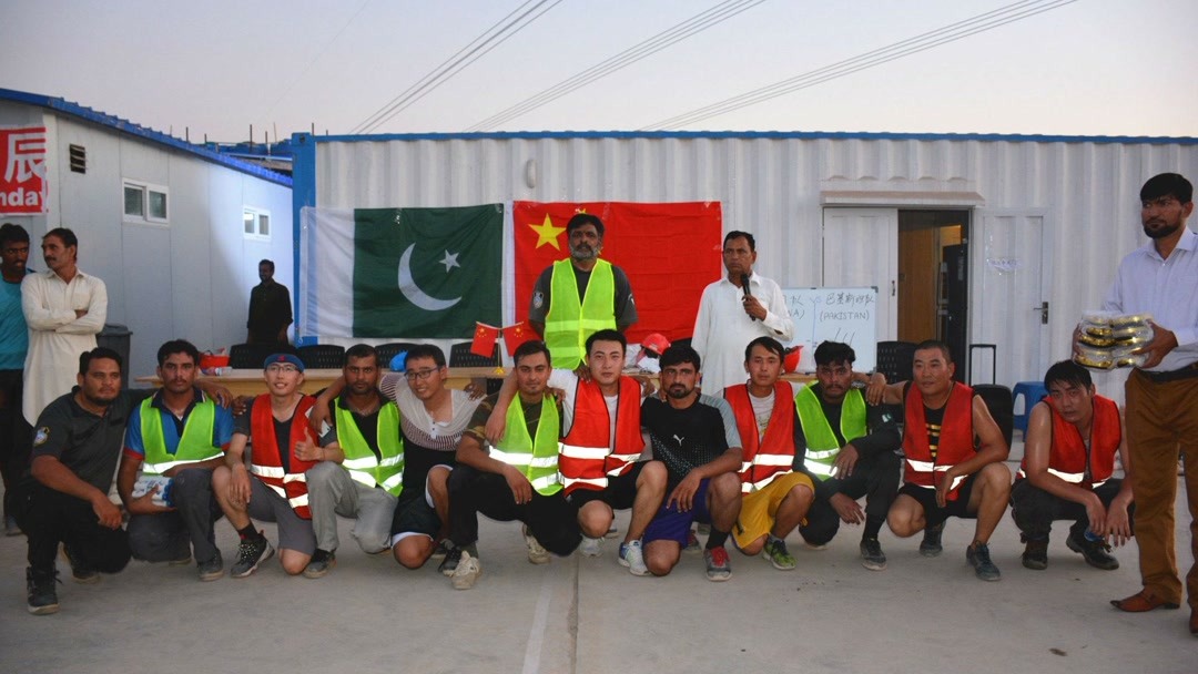 中巴友谊真实情况如何?中国小伙到巴基斯坦,小店老板这样对他