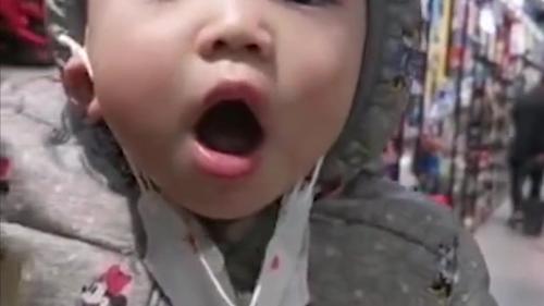 宝宝摘口罩后的表情,竟然是全国统一的,快来看看你家宝贝也这样吗?