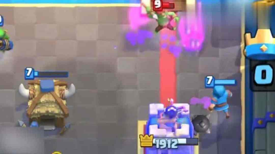 皇室战争:电击车小队无敌输出,可怜的胖子一动也不能动!