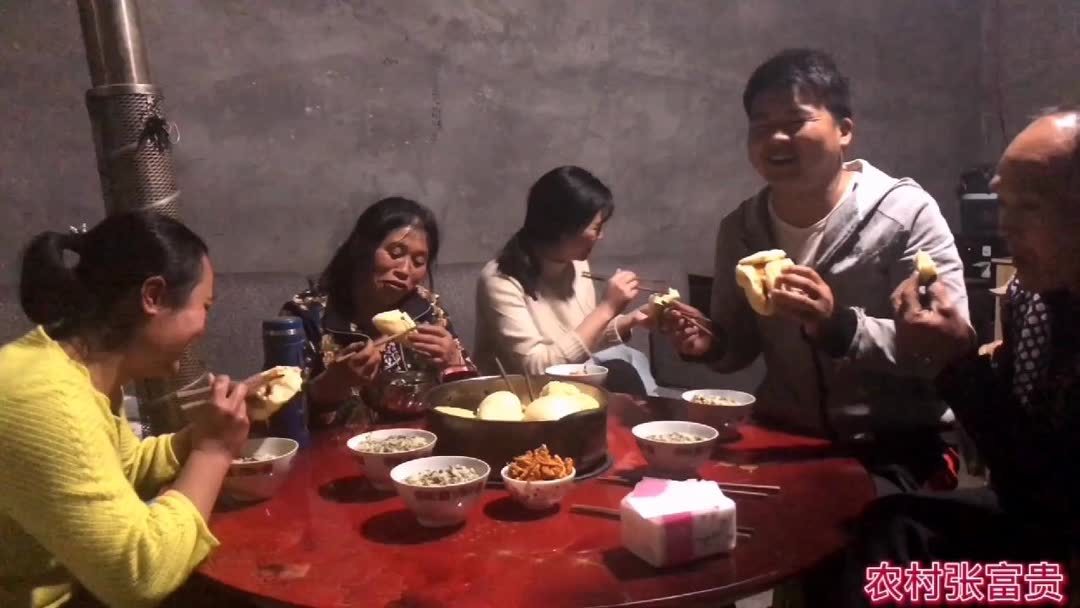 四川农村生活,表姐做的三角形馒头,我们叫糖三角,你们呢