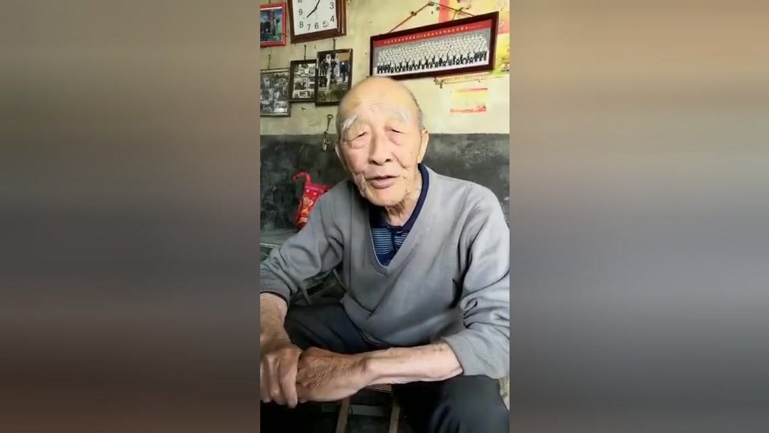 90多岁高龄依然对党的章程记忆犹新,是我们年轻一辈学习的榜样