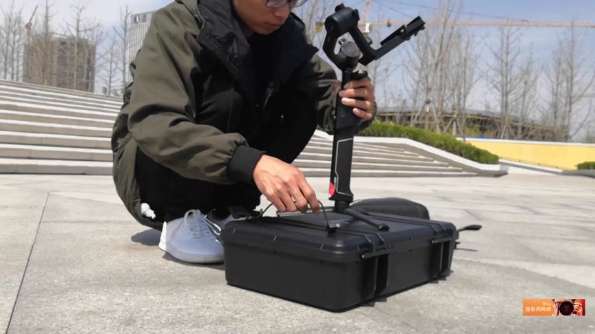 五线摄影师一天,2000块钱单反稳定器,除了画面稳这个功能挺强大