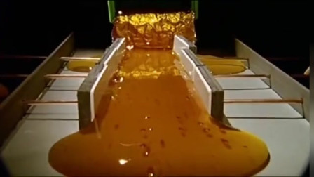 实拍玻璃的生产过程,机器切割就像豆腐一般,瞬间困意全无!