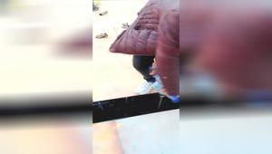 老板买了个便宜电钻,省得钱还不够医药费