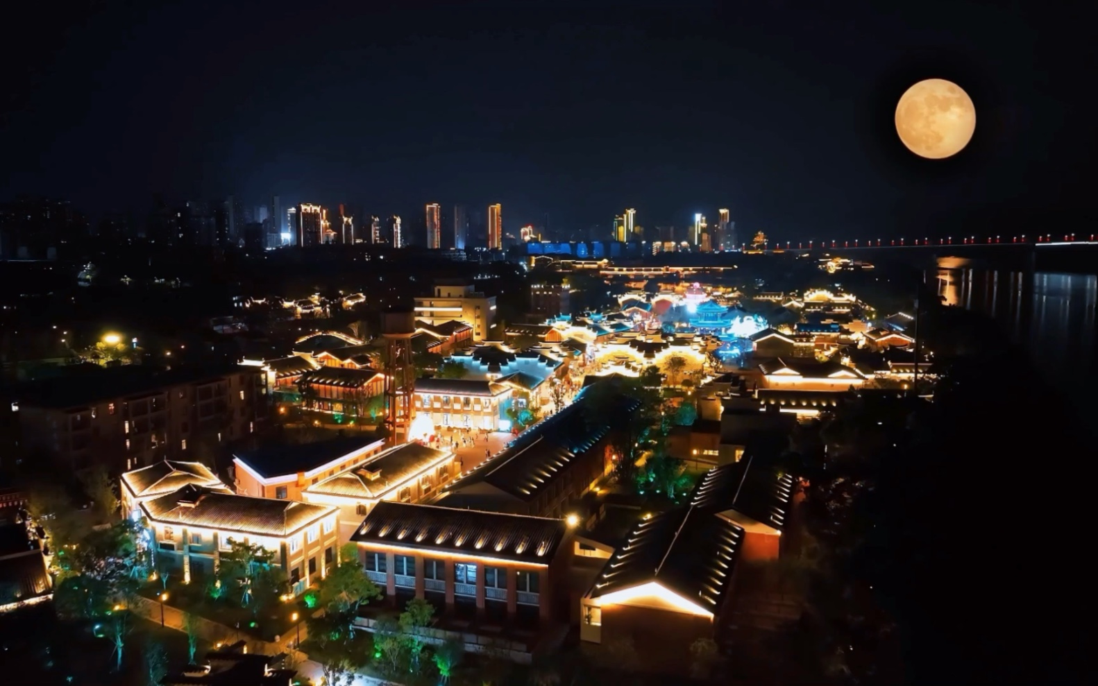 七鲤古镇神秘店铺等你来!赣州周末遛娃好去处!无论是解密机关还是...