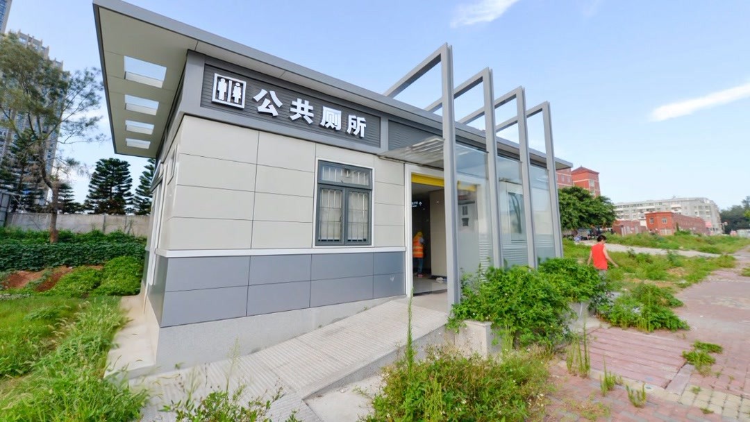 女厕所下面为什么有一条缝?设计师说出原理,一定会有人想歪