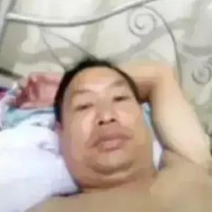 机智一比默默苟 