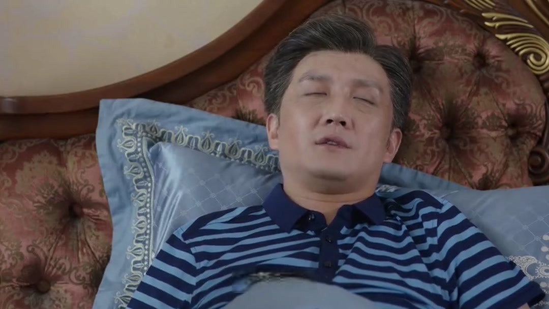 《追梦》蚝仔照顾生病的陈大尧 将魏东晓的示警短信删掉了