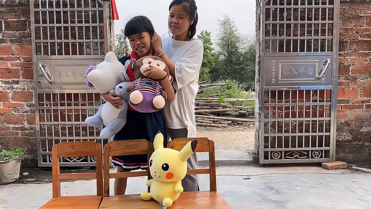 这么多毛绒娃娃,老大你不过来看看,你干嘛呢