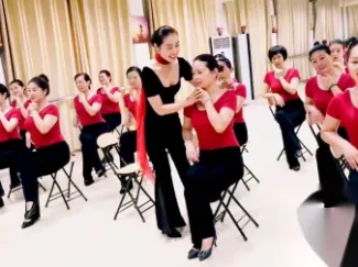 ...东方舞名媛礼仪瑜伽学院 邹琪老师礼仪课程 微信15834117489 电话...