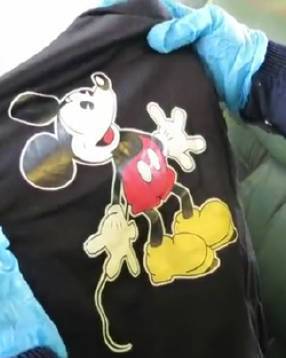 【假“米奇”,哪里跑】近日,深圳海关所属大鹏海关在对一批以一般...