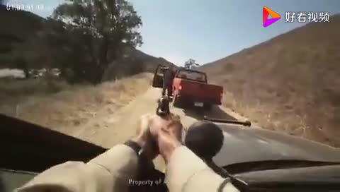 警察执法记录仪视频曝光:记录警察与匪徒开枪互射死亡画面