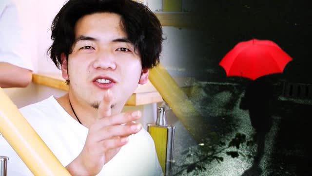 白色的雨伞变成红色,是女孩的幻觉吗?