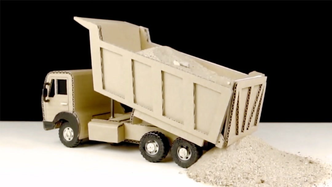 DIY-如何用纸板制作奔驰卡车?