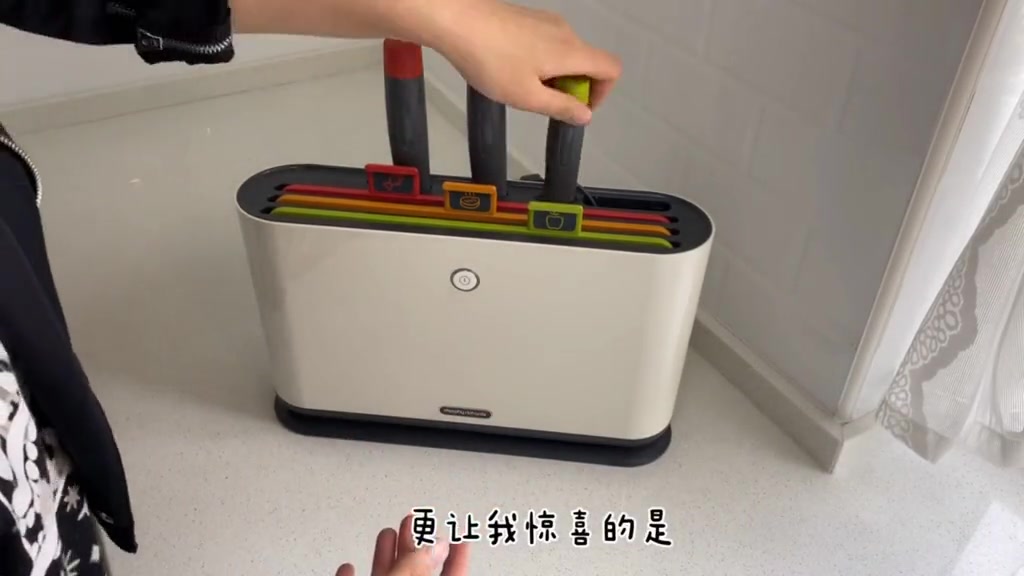 】厨房需要买的用品最多了!最先想到的就是菜板刀具,这个真的很喜欢,...