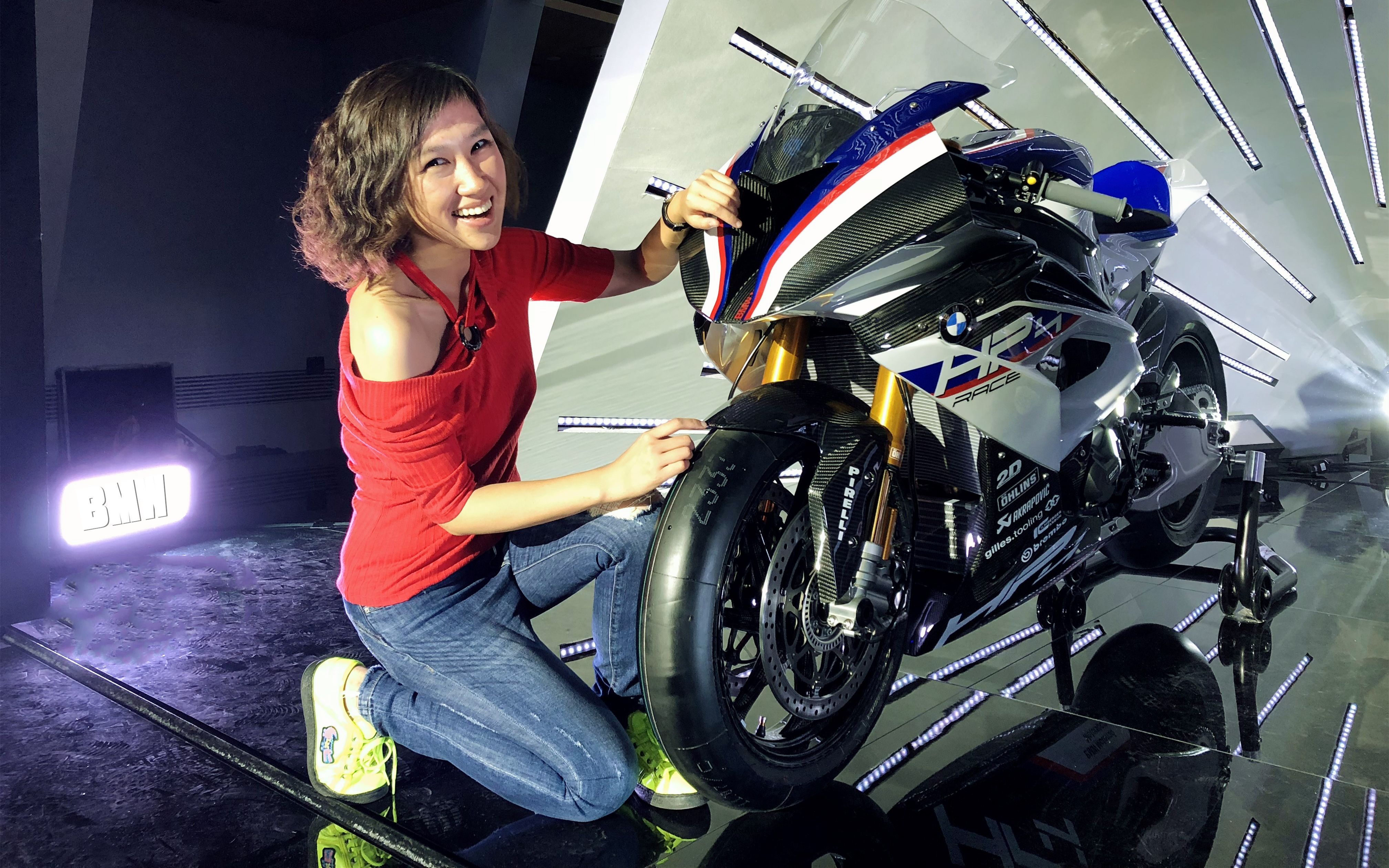 宝马不能合法上路机车都卖100万!降价7系心塞又受伤