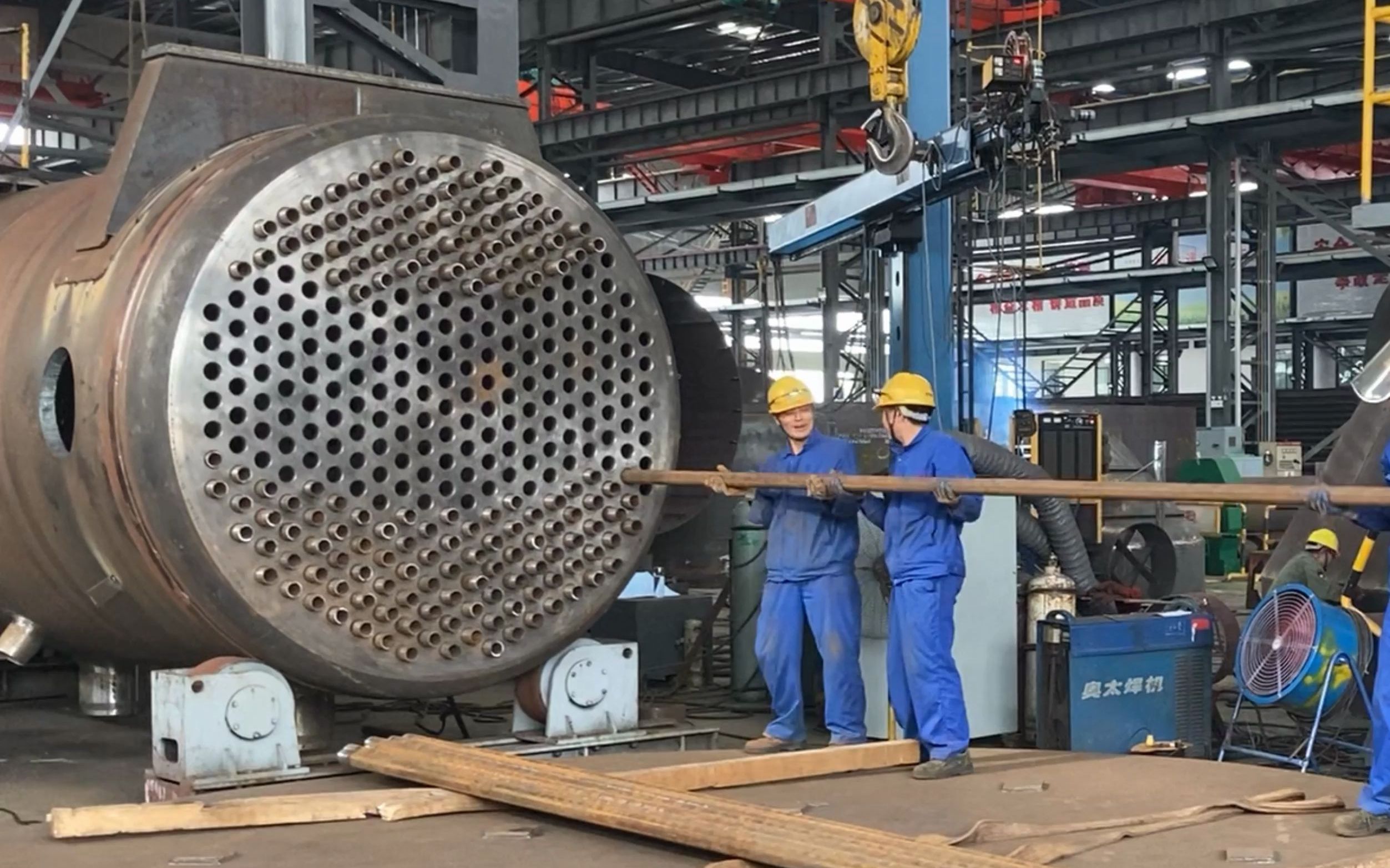 月长机械液压胀管机用户换热器生产车间现场