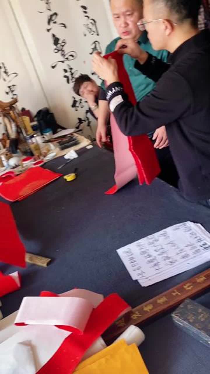 来自一位老板的定制,见过这么小的对联吗,好精致呀,提前祝大家新年...