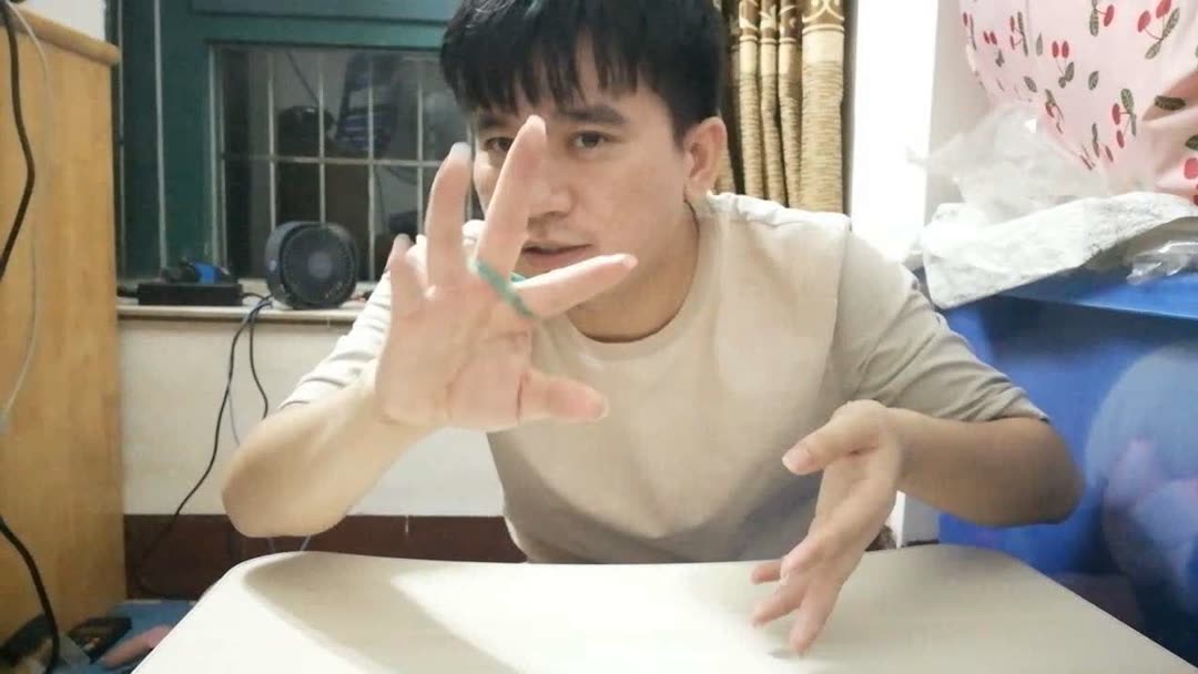 魔术揭秘：一根橡皮筋魔术，纯手法魔术，原理简单，你也能学会