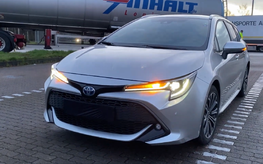 2022年丰田卡罗拉旅行车 2.0混合动力 外观和内饰细节