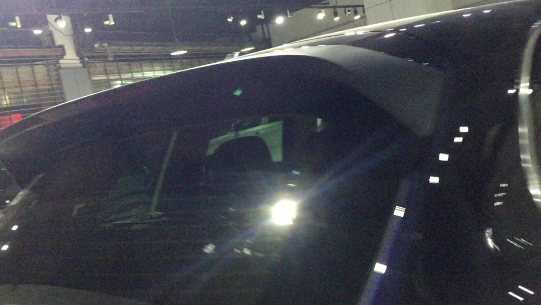 《二马馮》保时捷卡宴2016款现车实拍,激情蓝金属漆