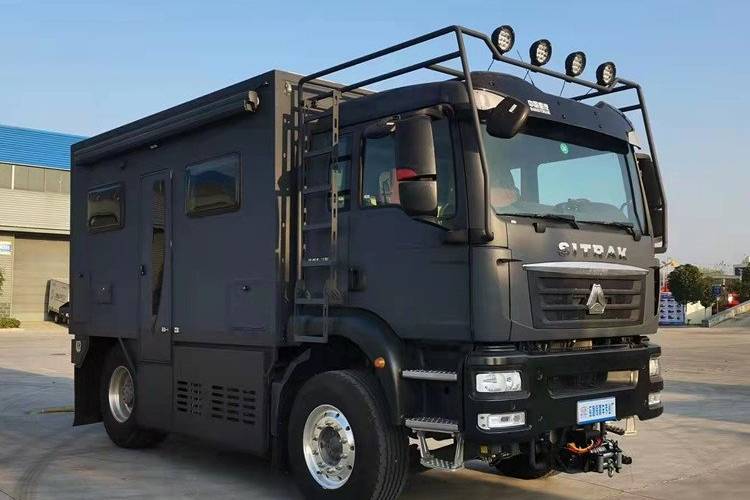 重汽汕德卡越野房车