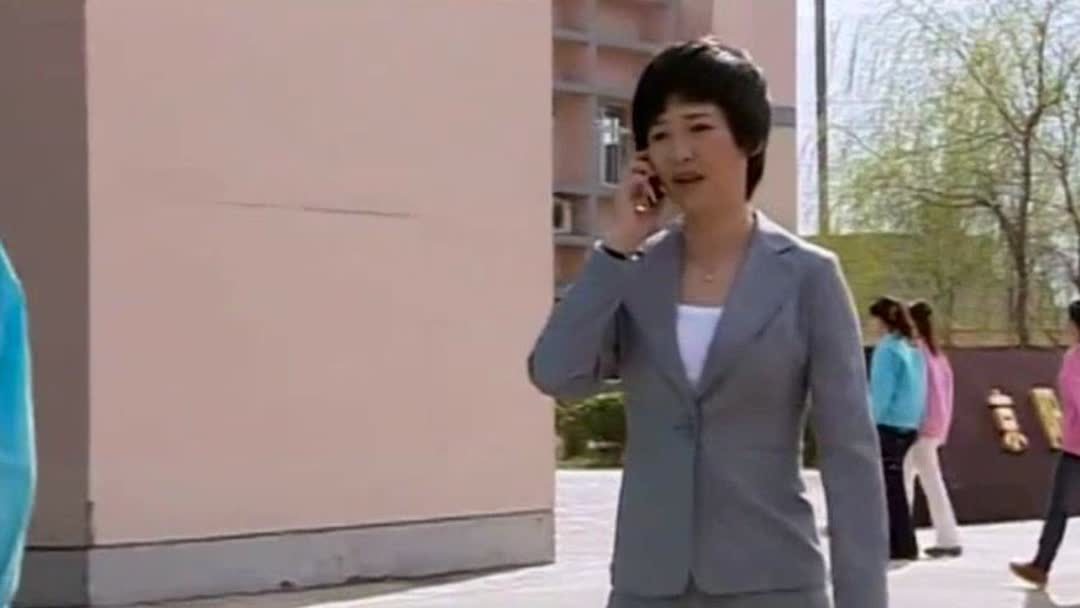 痴呆老母在家做饭,不料引起火灾差点丧生,女儿做法太机智