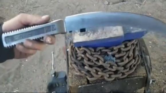 手工达人把废旧管子钳改造成一把刀,成品给一万都不卖