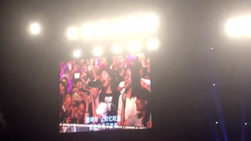 520周杰伦地表最强南京演唱会漂亮女歌迷点歌发如雪!