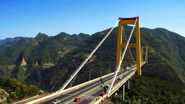 中国这座"世界第一大桥",被修建于峡谷之上,放眼四周皆是风光