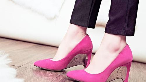 别再花钱清洗磨砂鞋了,这样洗既整洁又省钱!