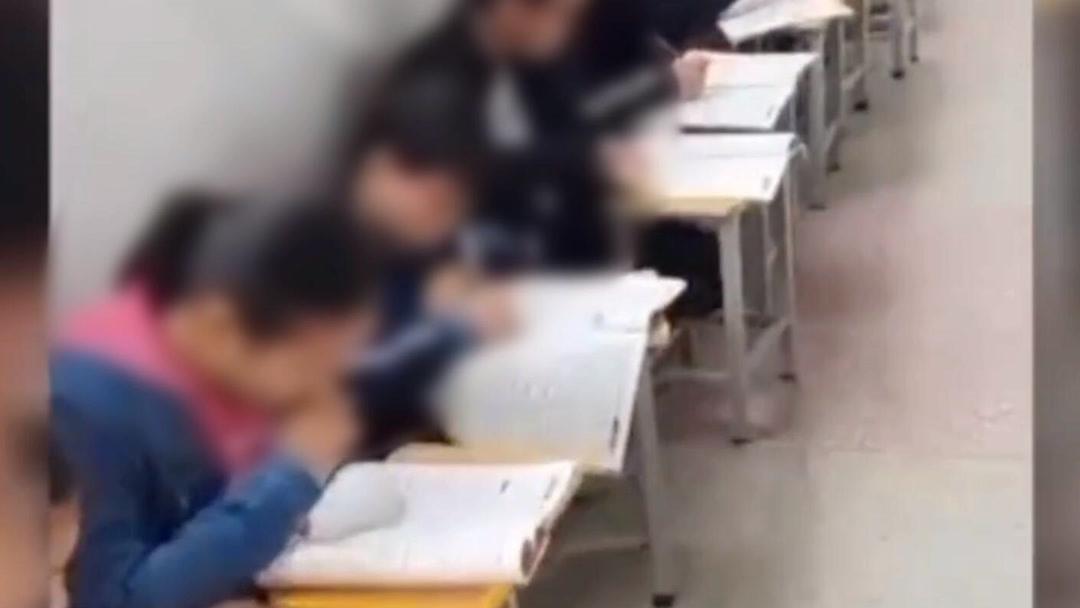 河南一小学节后第一天35人被堵教室门外补作业 家长:支持老师