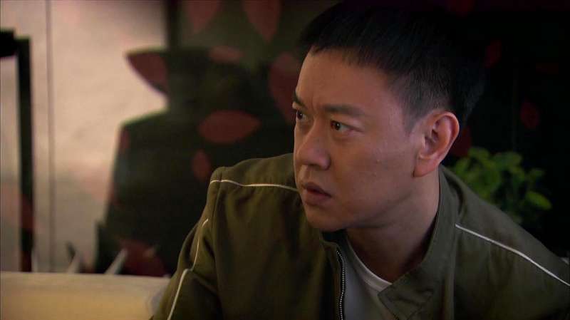 信任的力量!妻子用信任感化了自己的丈夫:我和孩子等你回来!