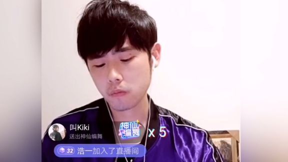 周杰伦模仿者,都来看看有几分像,唱歌太像啦。哎呦不错哦…