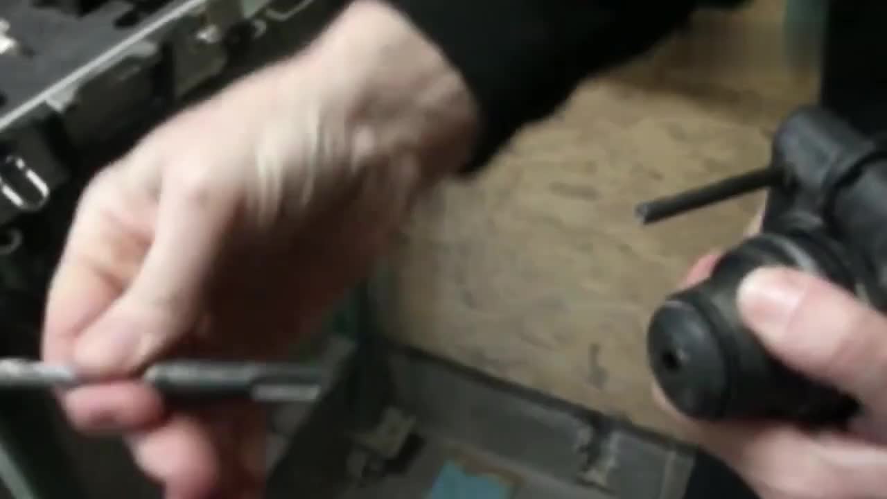 机械演示:方孔切割器在墙上钻一个方孔全过程