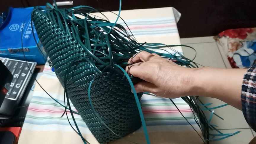 藤条编织的包包