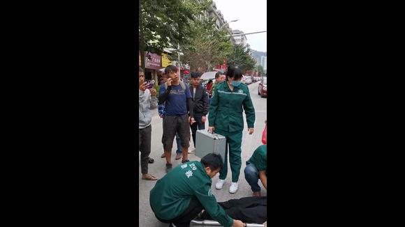 贵州黎平小伙因骑摩托车酒驾撞倒老奶奶,事件由黎平交警处理中!