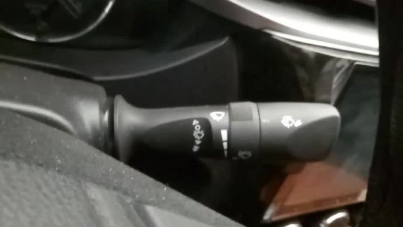 卡罗拉雨刷器和玻璃水的开关