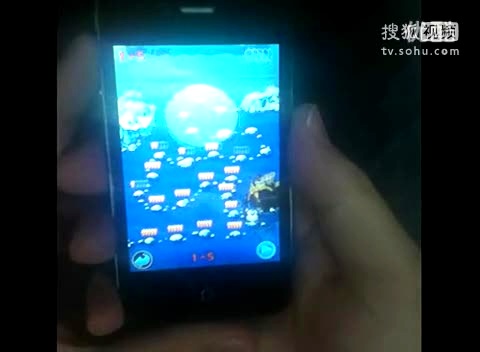 iphone最火热的重力传感器游戏《飞翔的企鹅》登陆功能手机