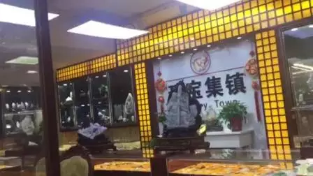 未来婆婆送的一个翡翠镯子,男朋友说价值几十万?