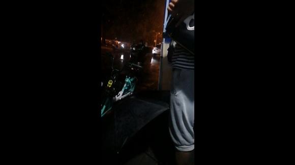 阜城路南一街交叉口一辆汽车撞了一个电动车