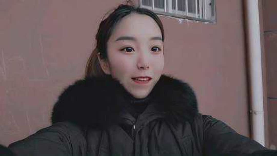 学校举行元旦晚会,男女生准备的舞蹈太棒了!